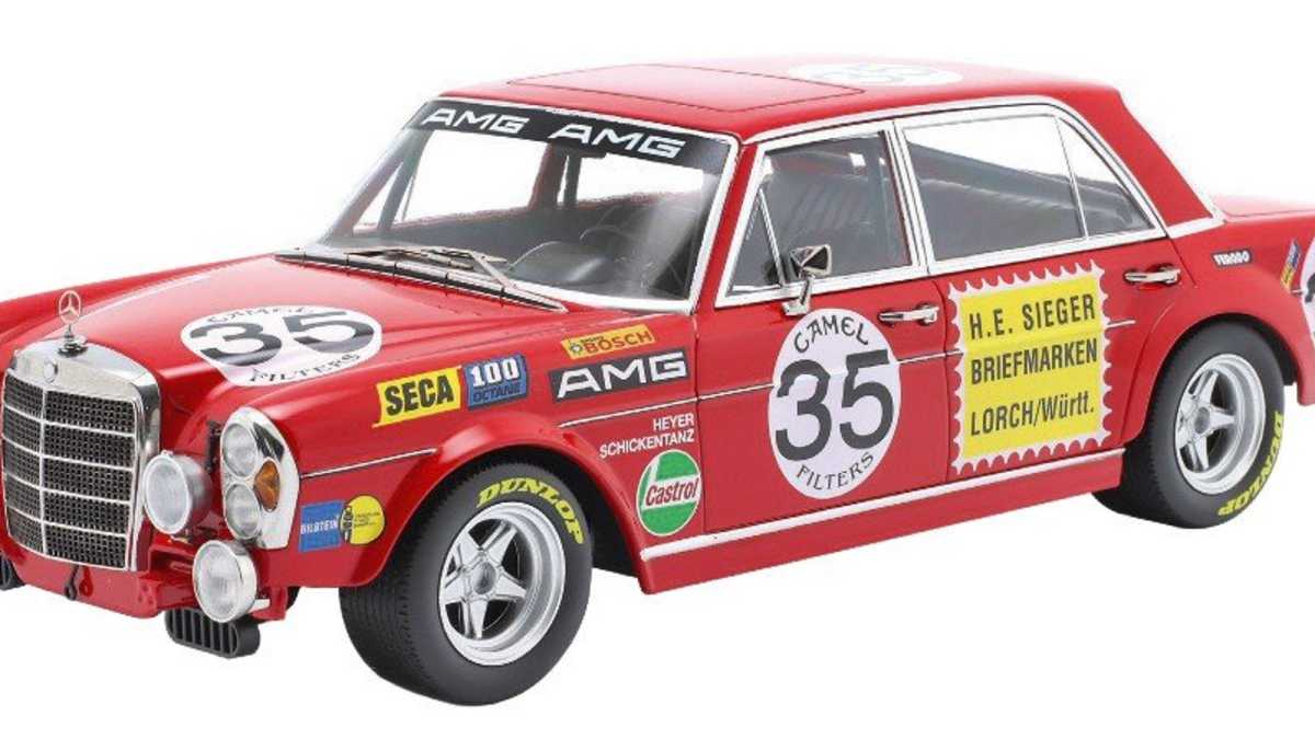‘71 Mercedes-Benz 300 SEL 6.8 Werk83 – Santa Saus | MODELLFAHRZEUG