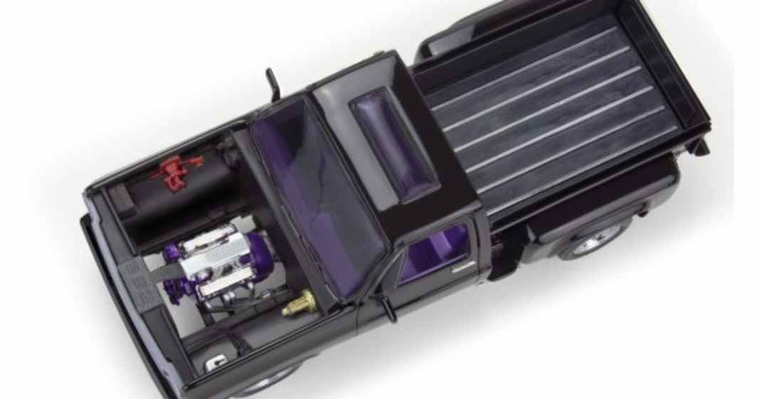 Revell bringt 1:24-Kit eines Chevy-Pick-ups mit 5,7-Liter-V8 unter der ...