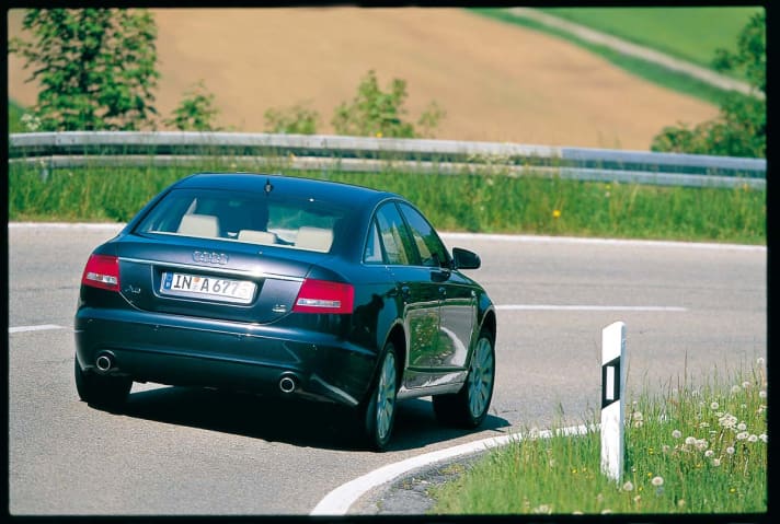 Vergleich: Audi A6 gegen A8 mit 4.2-Liter-V8 und 335 PS - DICHT DRAN ...