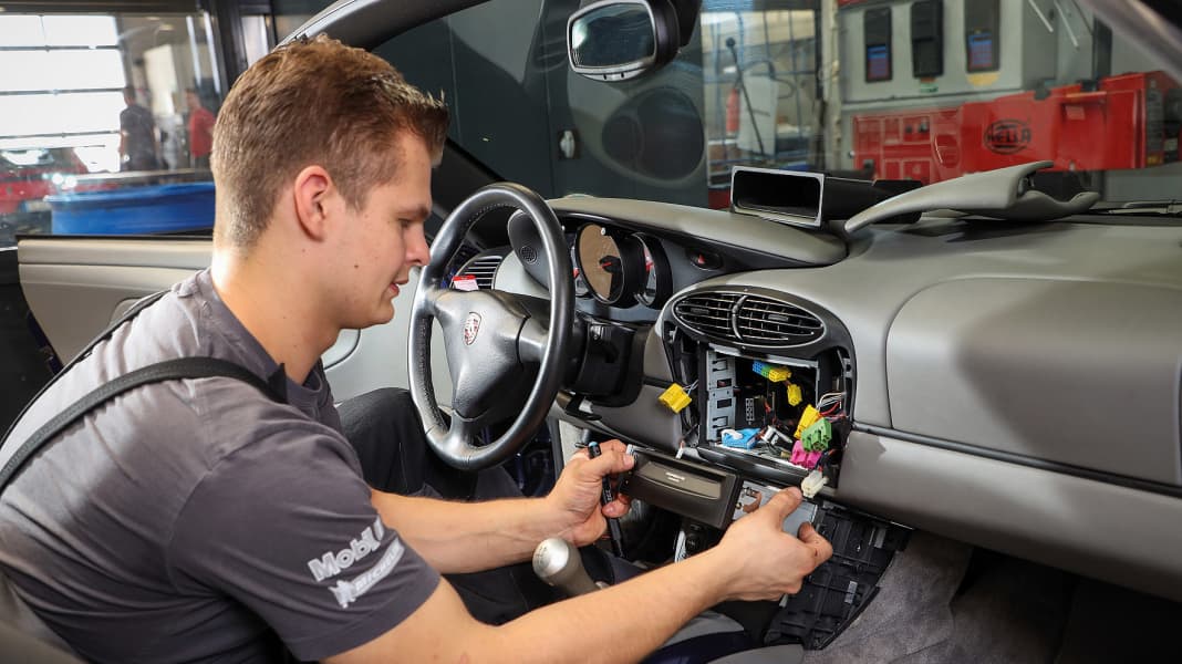 Infotainmentsystem PCCM Plus: Online im Klassiker Porsche 986 und 996 ...