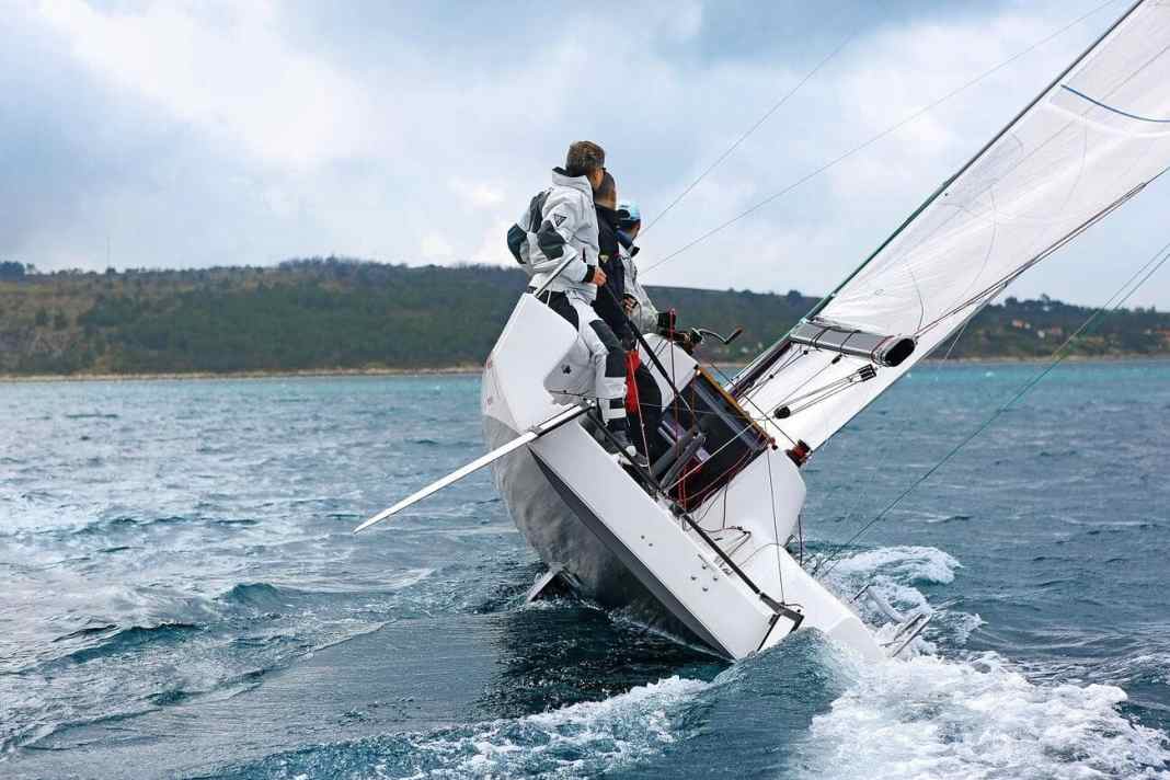 Alle Segelmanöver im Überblick - einfach erklärt | YACHT