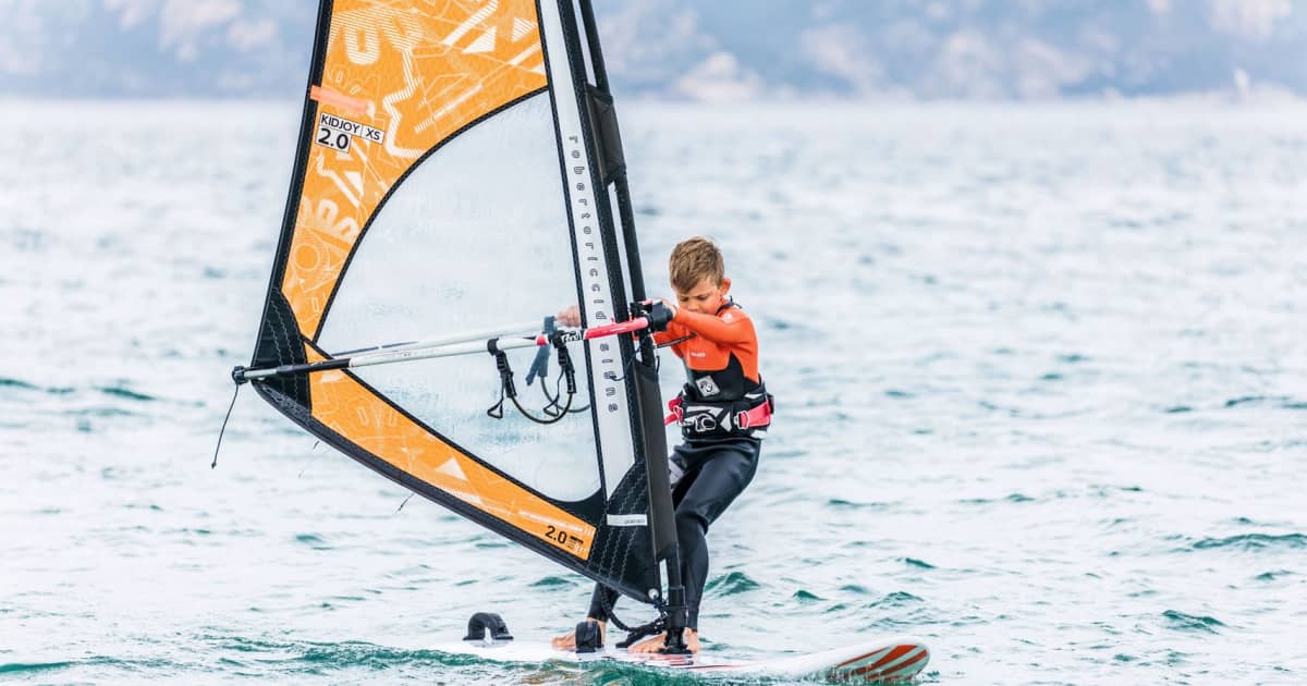 Windsurfen für Kinder – so findest du das richtige Brett | SURF