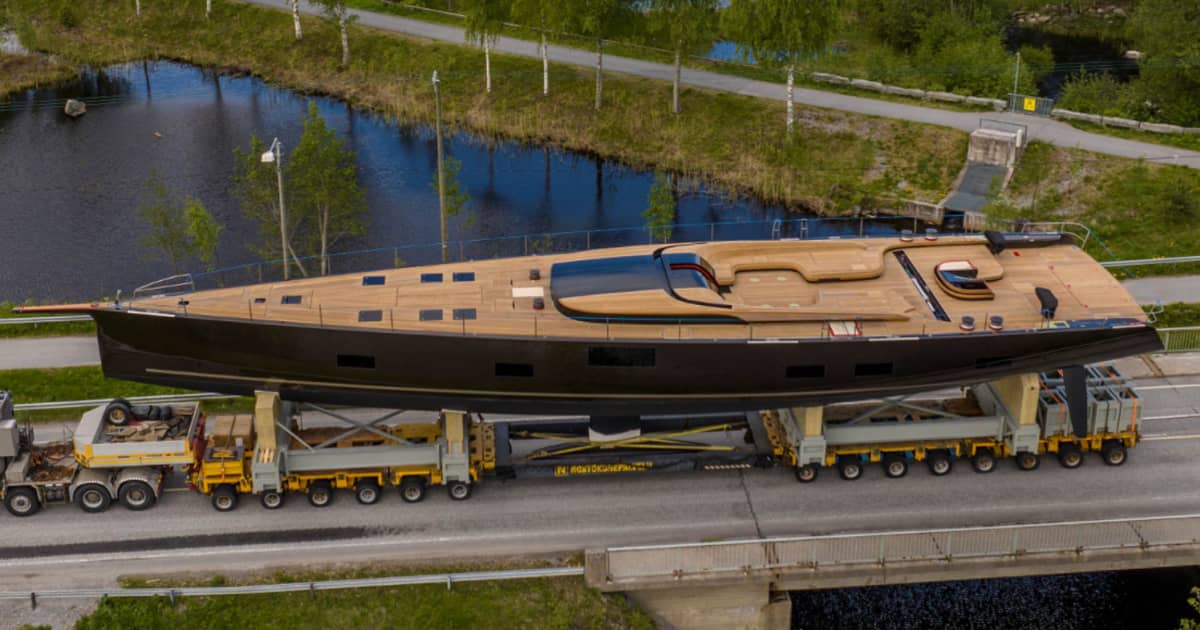 33-Meter-„Zemi“ von Baltic Yachts: Cockpit als Teak-Skulptur | YACHT