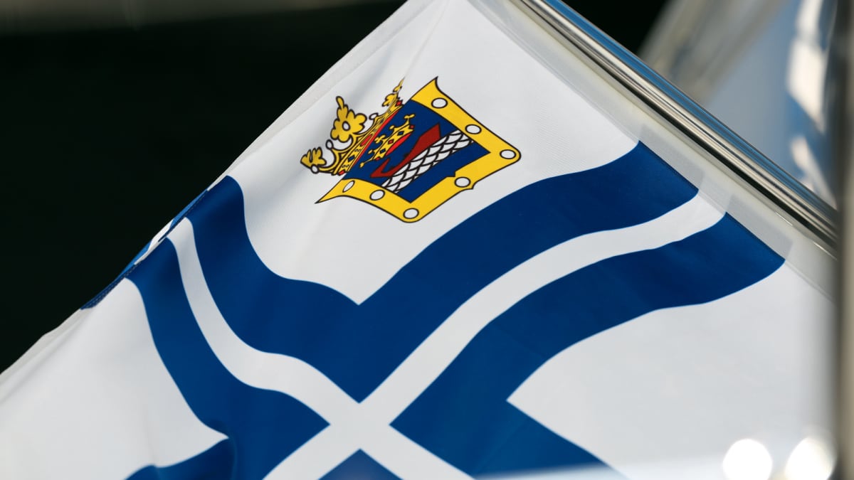 Yachtflaggen: Das steckt hinter den Flaggen mit Wappen | BOOTE