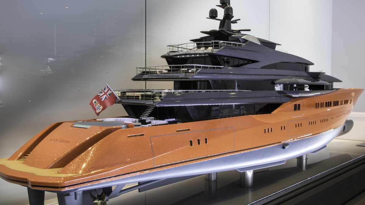 Enhanced with diamonds | BOOTE