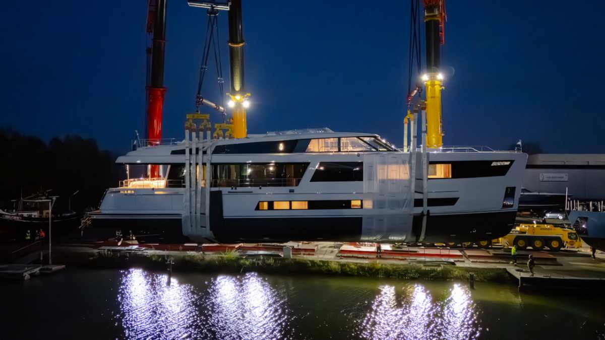 Van der Valk Shipyard wassert 35-Meter-Yacht Jangada | BOOTE