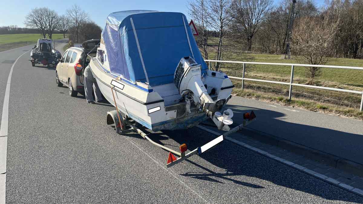 Trailering: Accident on the country road | BOOTE