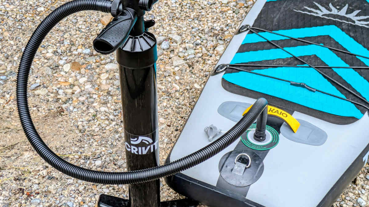 For 19.99 euros: Test of the Lidl SUP pump from Crivit | SURF