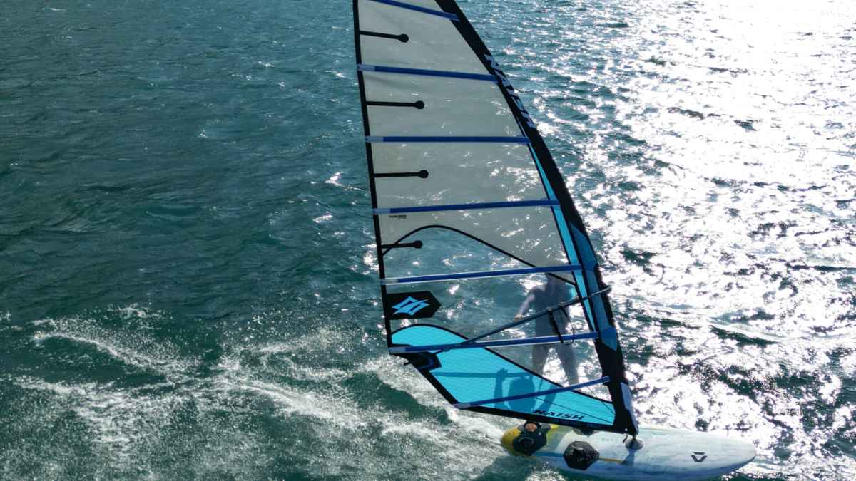 Naish Cam Freerace: Sportliches Segel mit Top-Performance | SURF