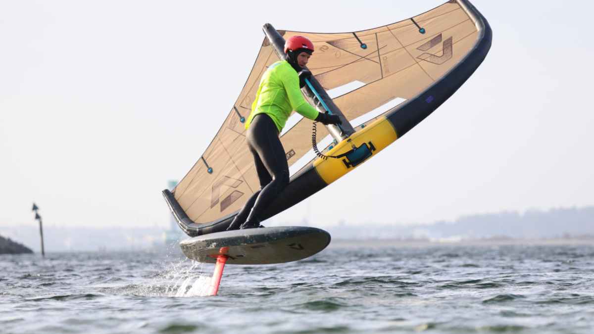 Wingboards 2025: Duotone Skybrid Midlength-Board im Test | SURF