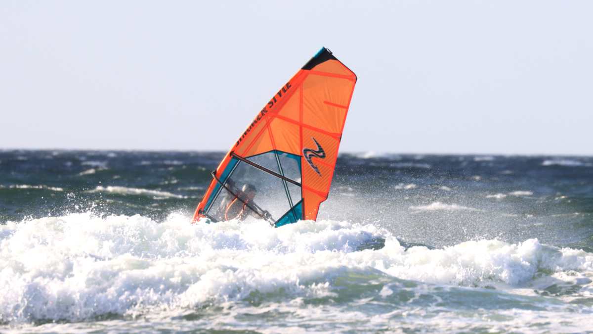 Wave sails: Neutral & controllable - the Simmer Blacktip in the test | SURF