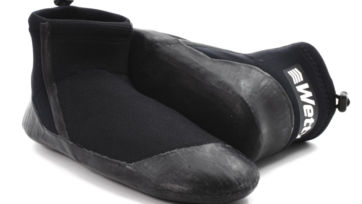 Wetty Reef Booties: Sommer-Surfschuhe mit Barfuß-Feeling | SURF