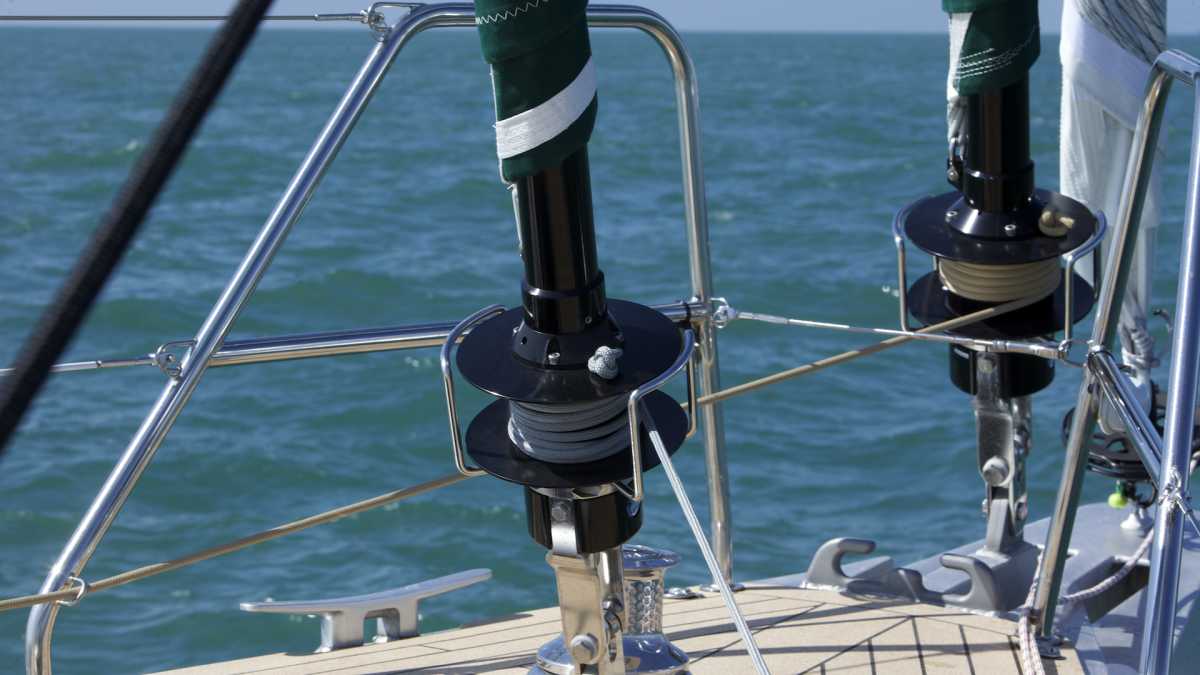 Lifehacks: Vier praktische Tipps rund um das Vorstag | YACHT