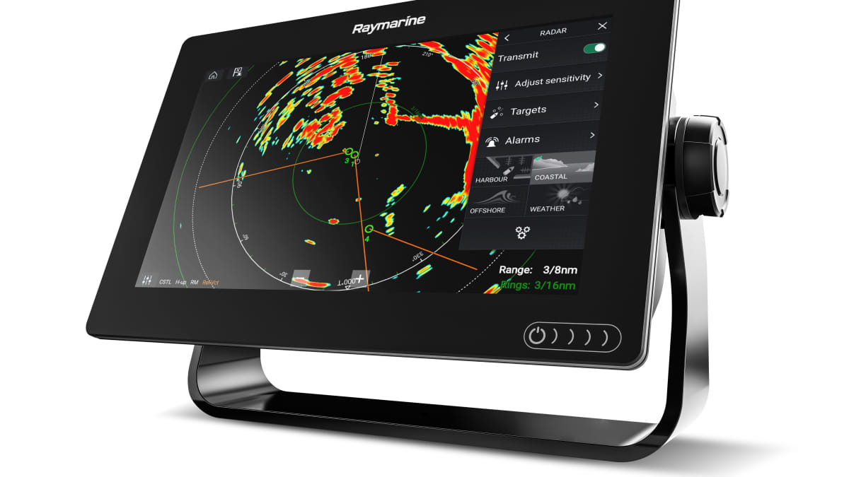 Navigation: Raymarine Axiom: with the power of four hearts | YACHT
