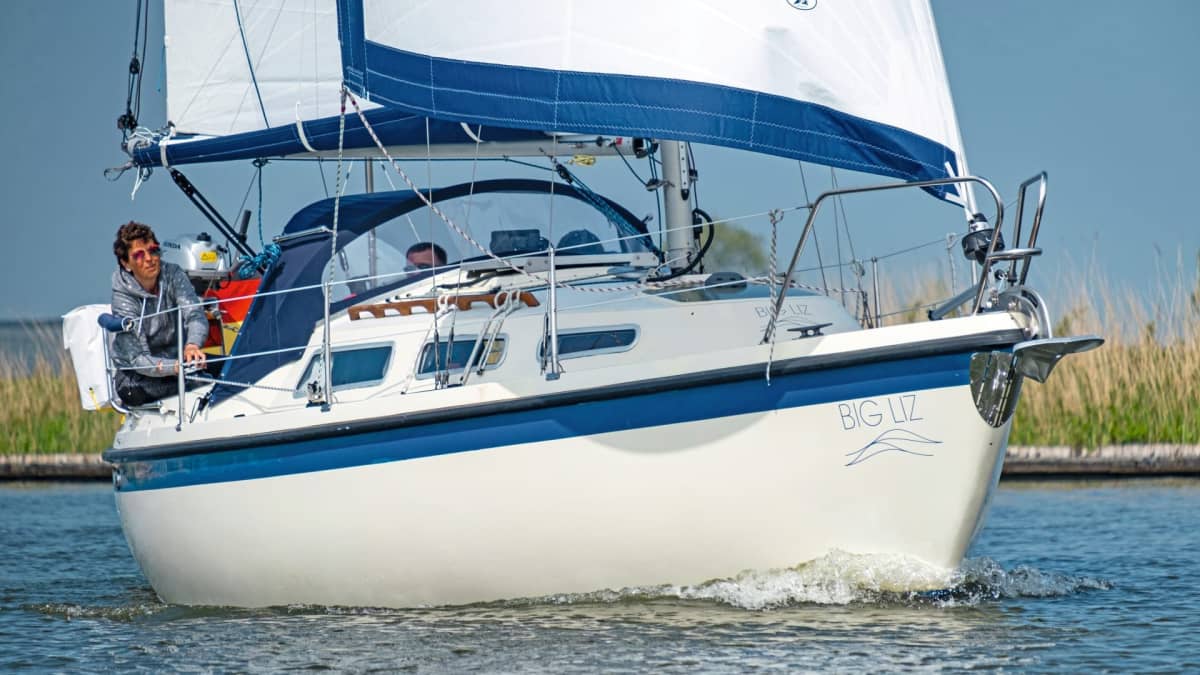 Hurley 800 “Big Liz”: Kompaktkreuzer für die Weltreise | YACHT