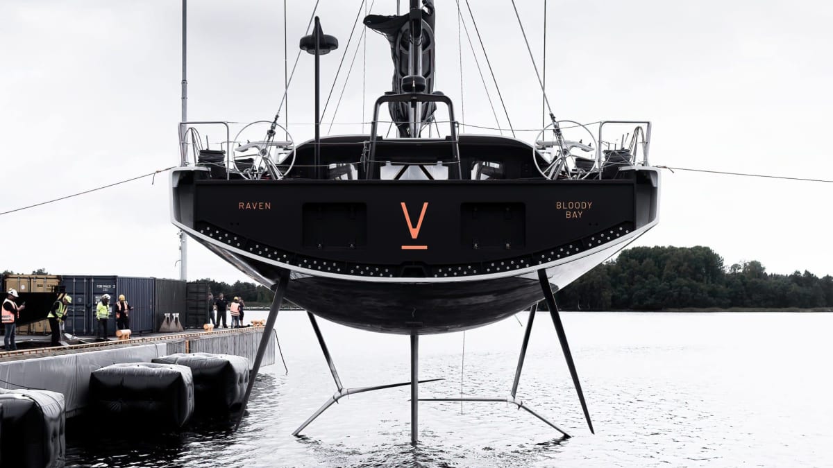 Baltic 111 „Raven“: Luxus-Cruiser erstmals mit Foils zu Wasser gelassen | YACHT