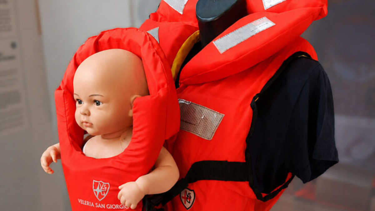 Safety: Kanguro - lifejacket for parents and infants wins design award ...