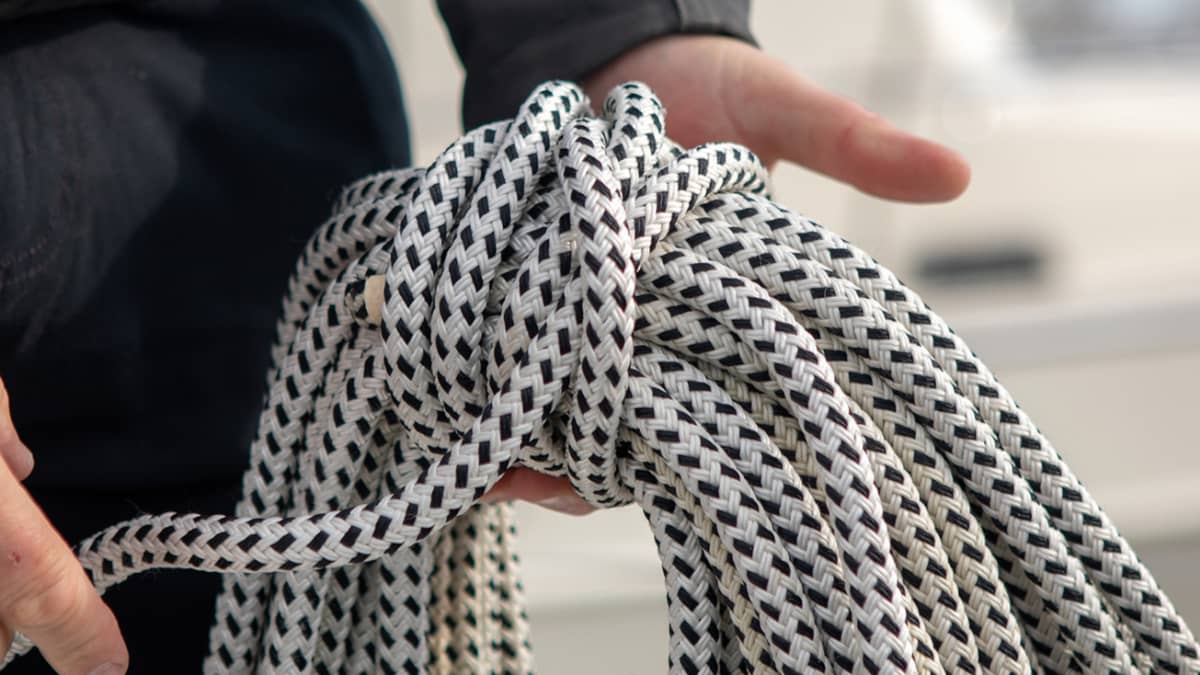 Seemannschaft: Tauwerk richtig sichern und verstauen | YACHT