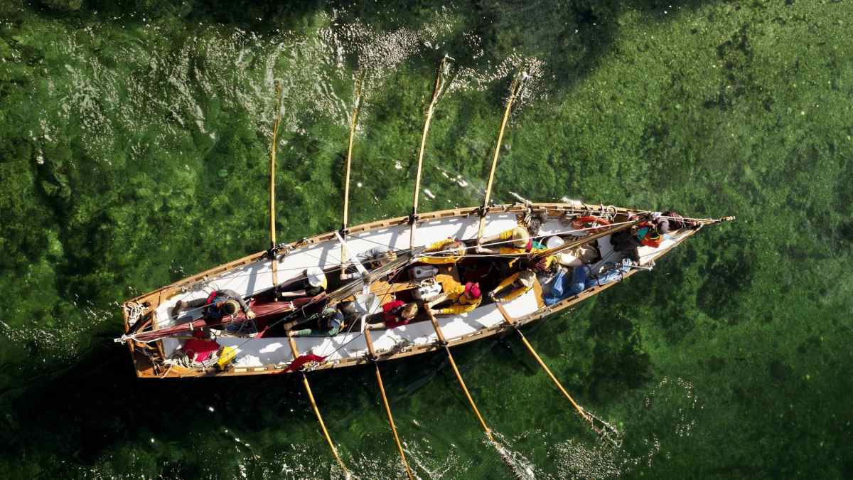 Longboat "Epic": When cruising in an open boat becomes a school of life ...