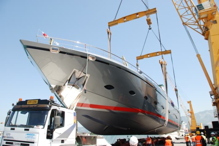 42-Meter-Gleiter aus Carrara | BOOTE