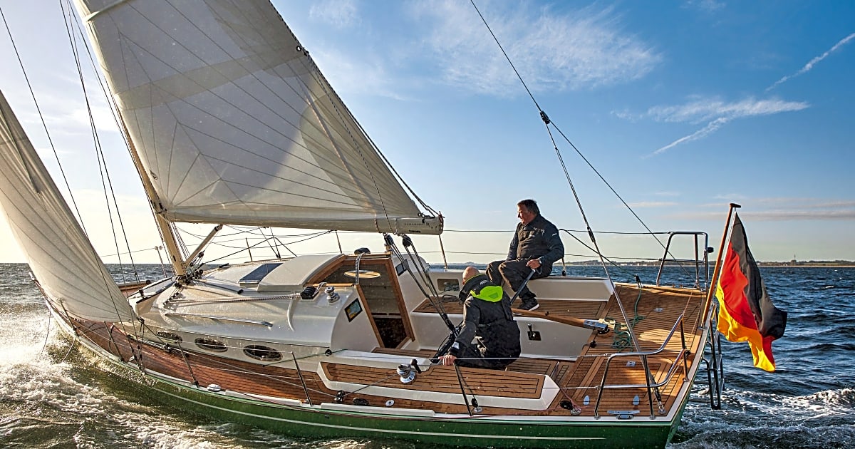 Exklusiv-Test Tide 36: Retroklassik trifft Segel-Performance | YACHT