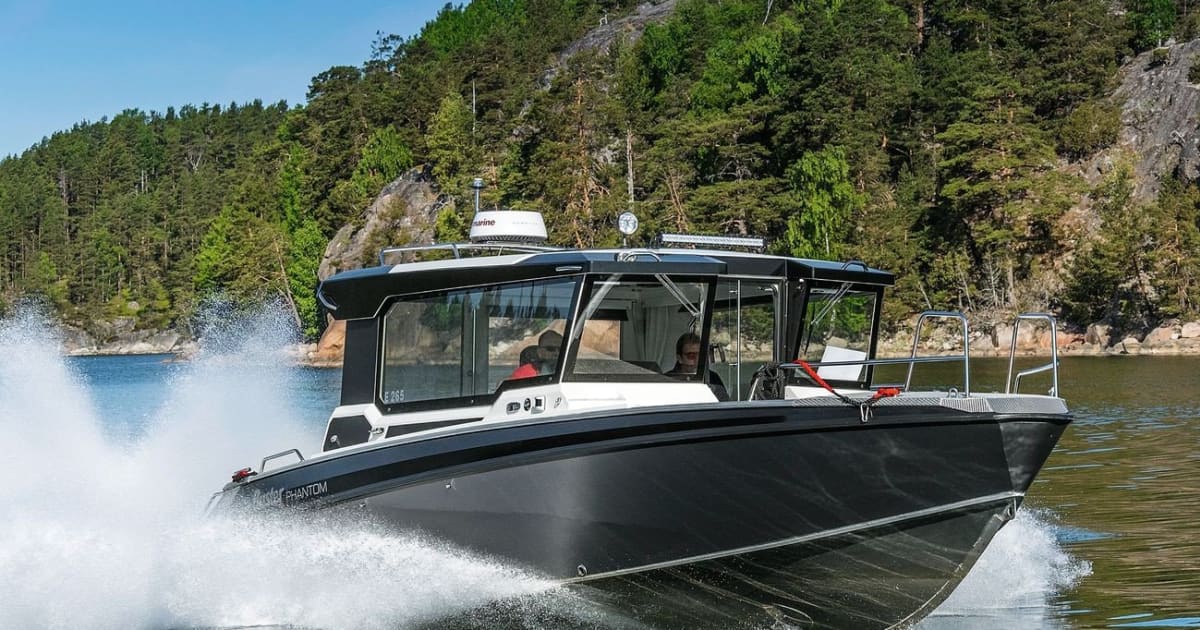 Neuheit: Buster Phantom Cabin - Sportliches Kabinenboot | BOOTE