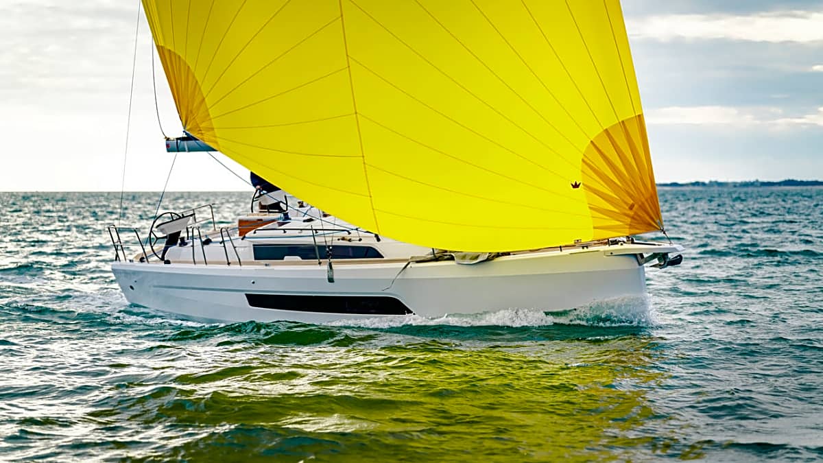 Erste Fotos vom Test: Dufour 37 – die Zehn-Meter-Yacht, die eine Große ...
