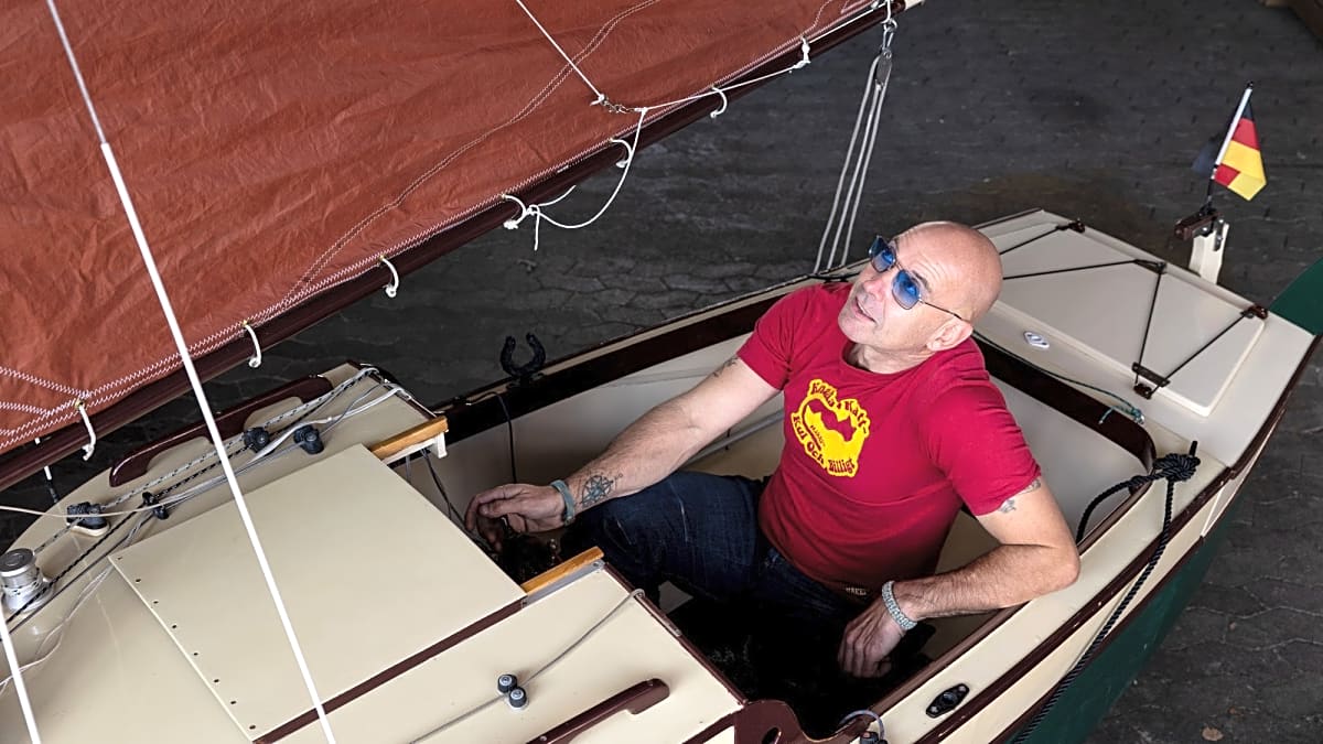 Porträt: Der minimalistische Selbstbauer und seine winzigen Boote | YACHT