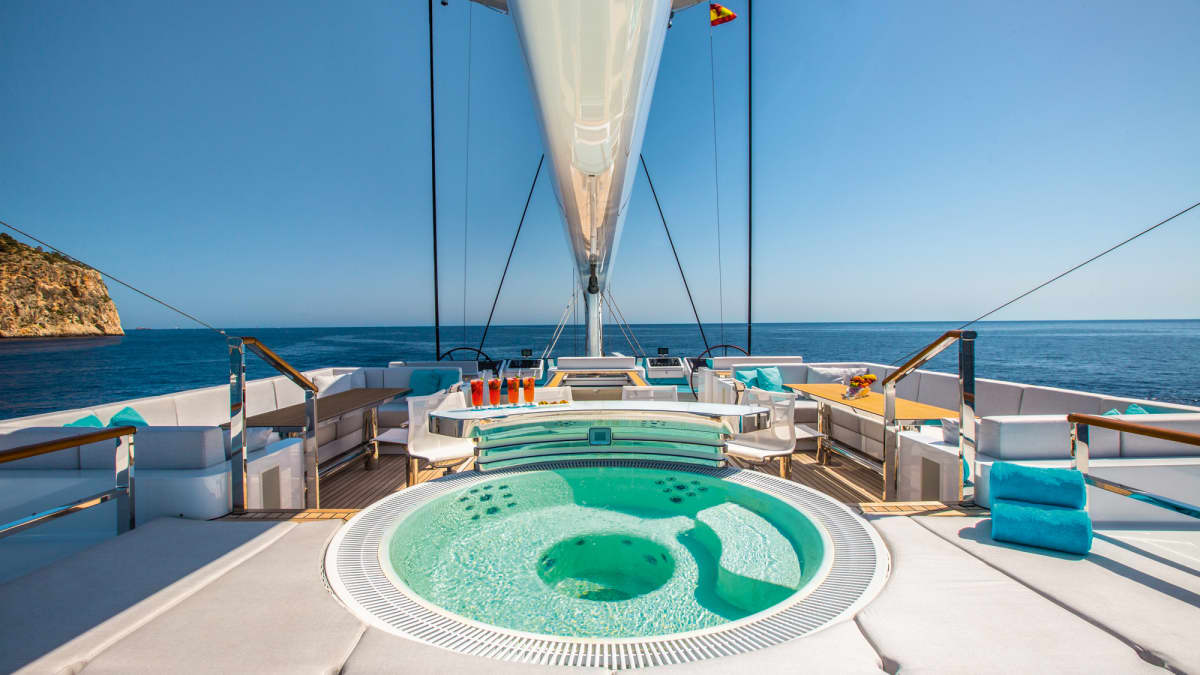 „Aquijo“: Schwimmender Superlativ – die größte Ketsch der Welt | YACHT