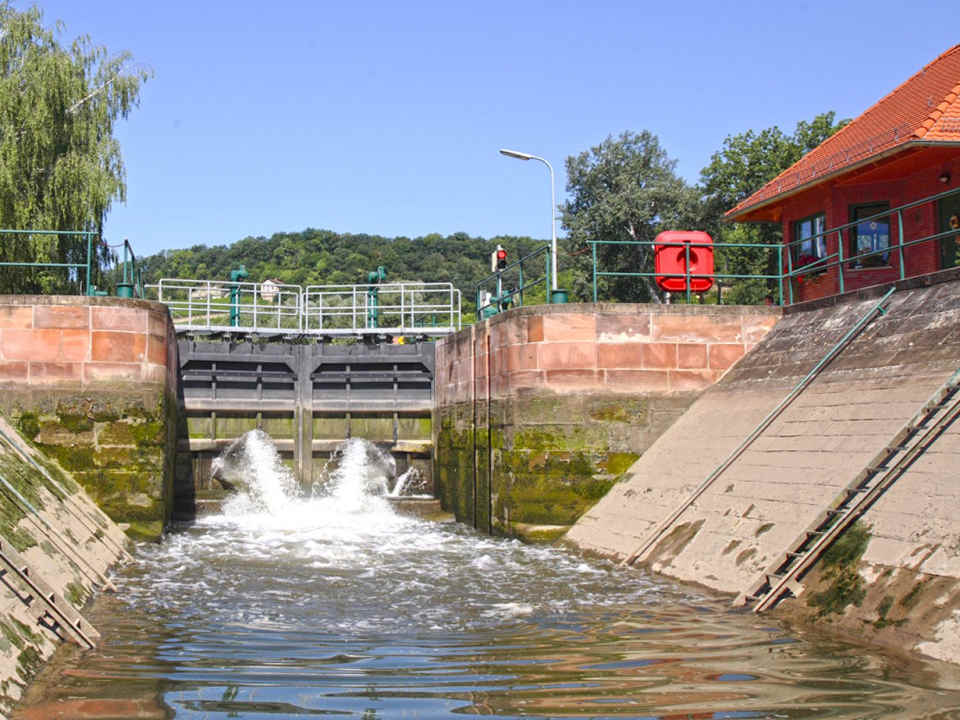 All sailing manoeuvres at a glance - simply explained | YACHT