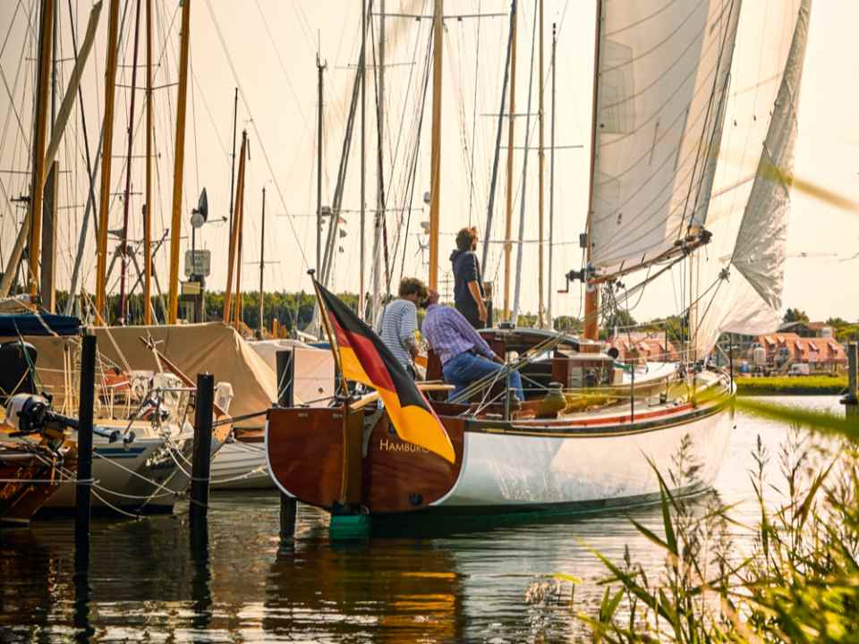 Alle Segelmanöver im Überblick - einfach erklärt | YACHT