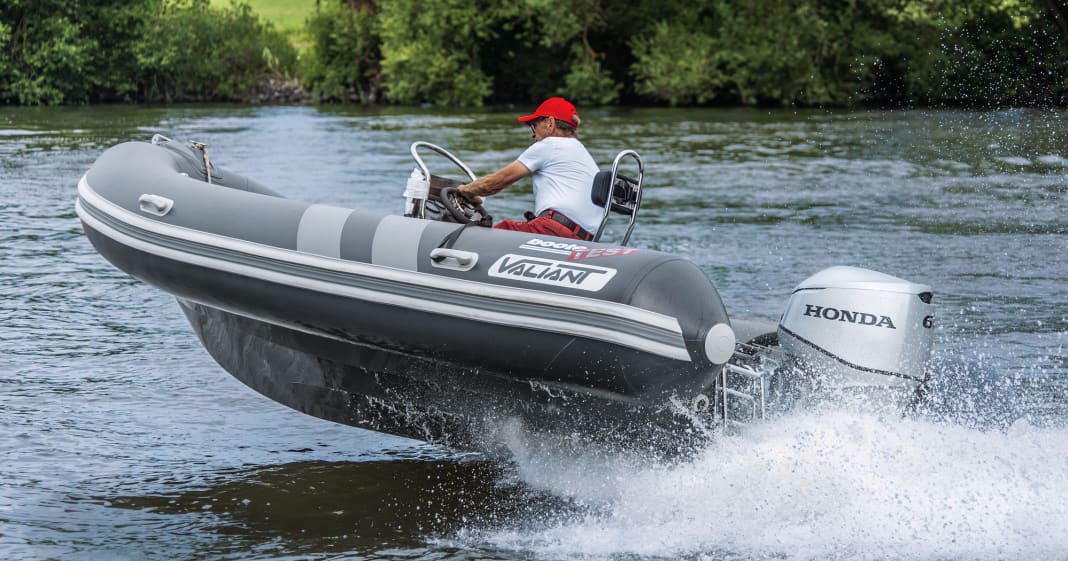 Engine test: Comparison of the 60 hp engine class - six-pack | BOOTE