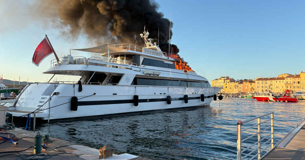 Column of smoke over Saint-Tropez: Major fire on luxury yacht "Sea Lady ...