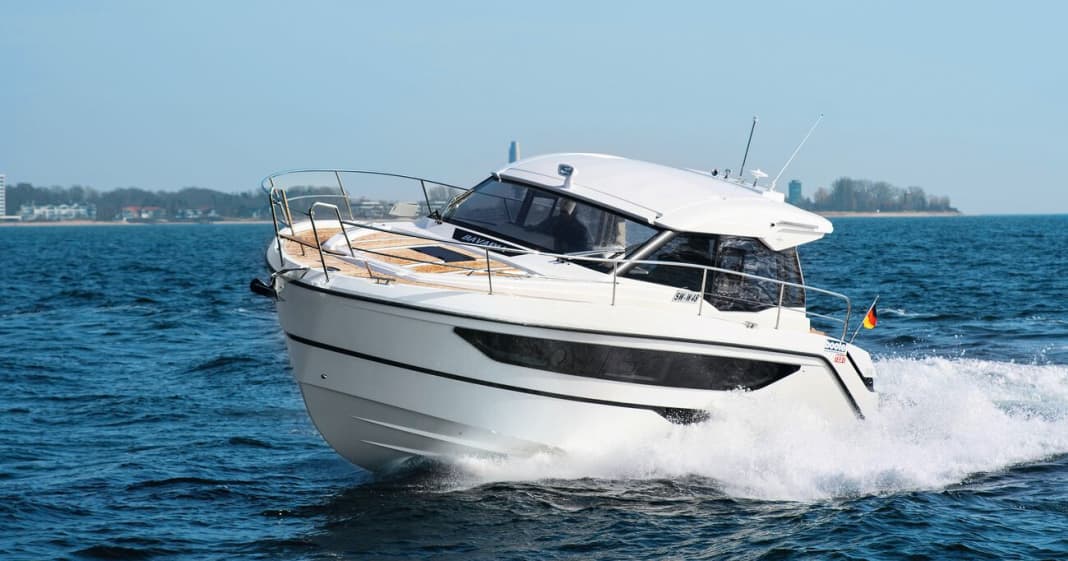 Test: Bavaria SR36 - sportiness and touring comfort | BOOTE