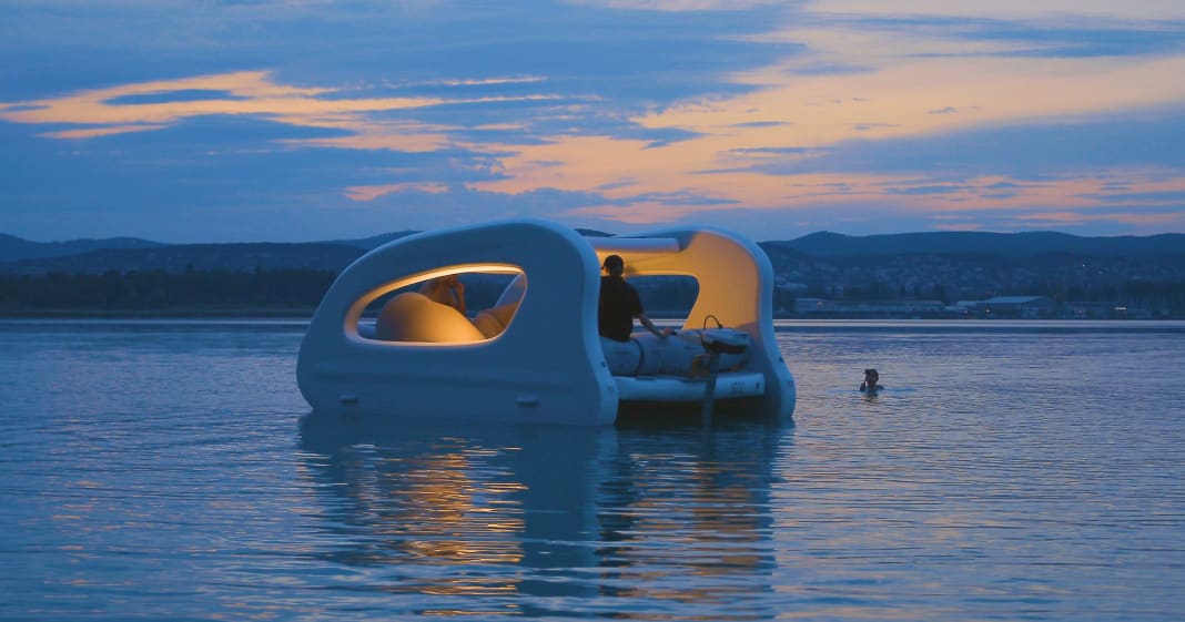 “Portless Catamaran”: Ein Katamaran zum Aufpusten | BOOTE
