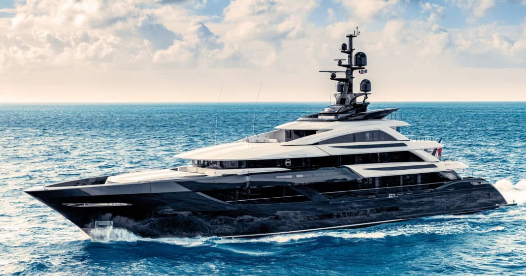 ISA Classic 65: "Resilience" - with glass pool and XXL beach club | BOOTE