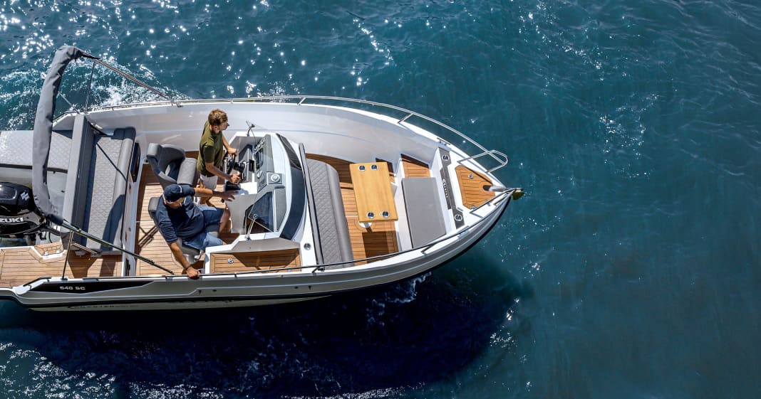 Coaster 640 SC: Multitalent für die Freizeit im Test | BOOTE