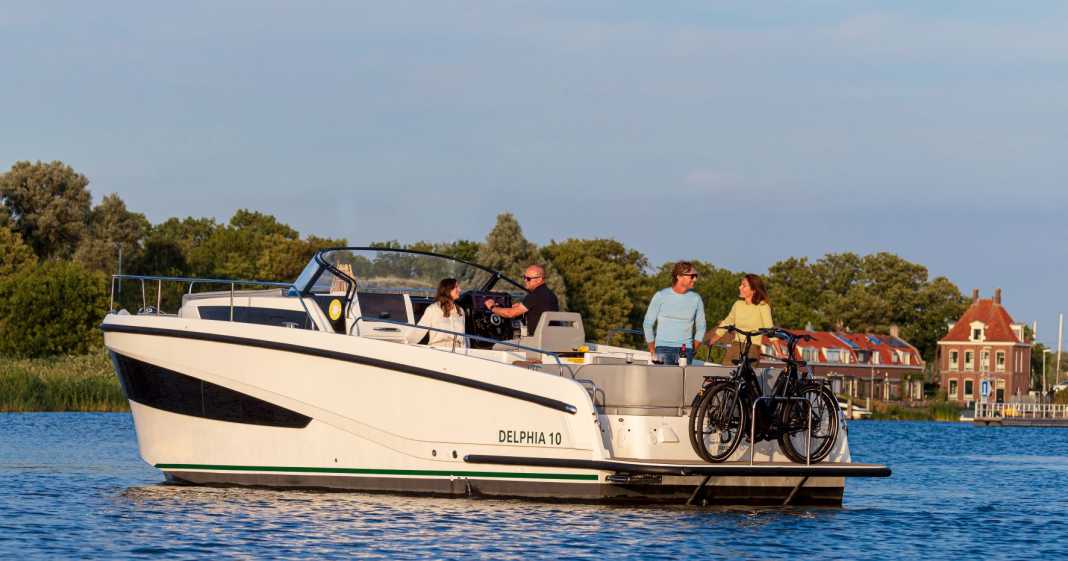 Delphia 10 Lounge: electric boat suitable for travelling with the ...