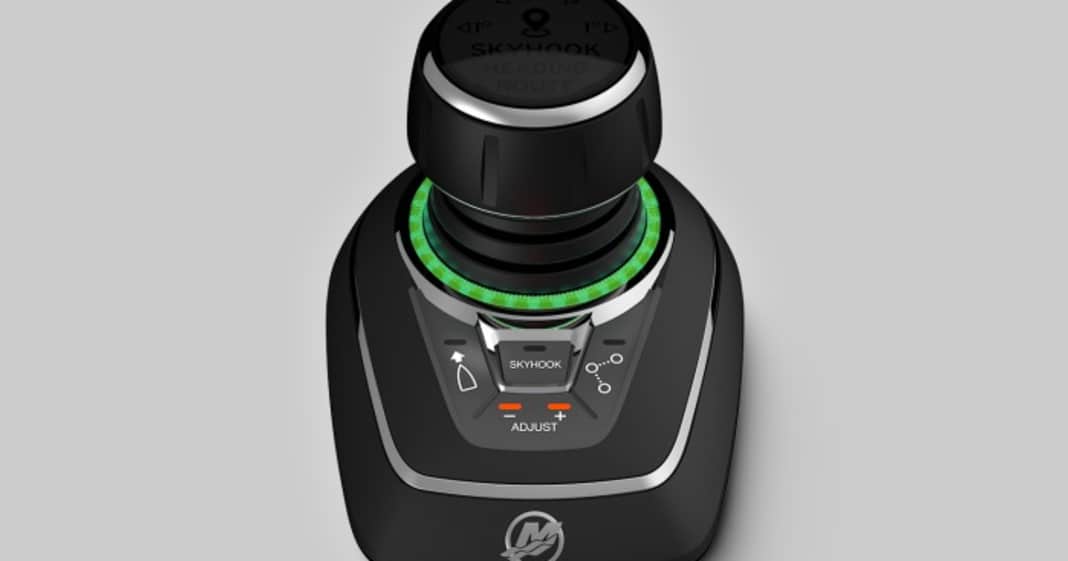 Mercury: Easy docking with the new joystick system | BOOTE