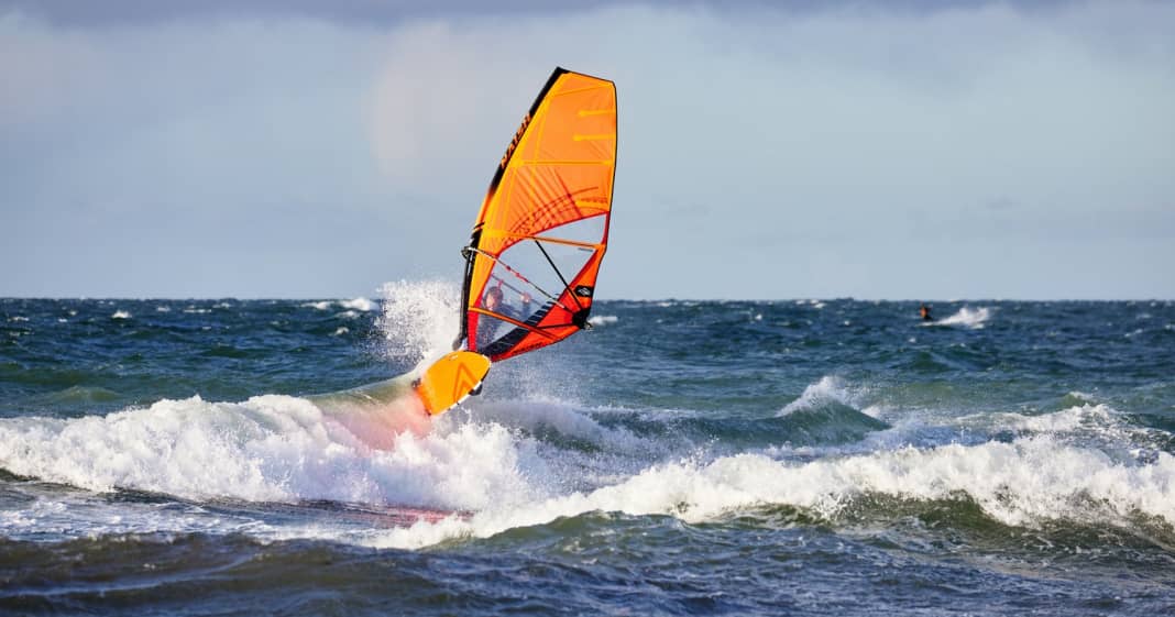 Wave sails in the test: 14 models around 4.5 square metres in ...