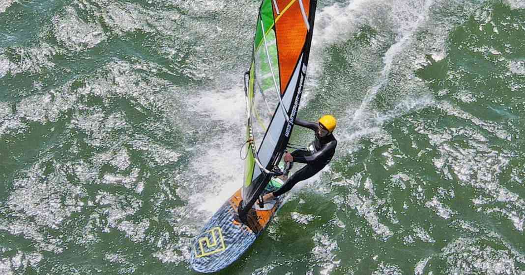 Windsurfing for children: "Loop surfing starts in lesson 1" | SURF