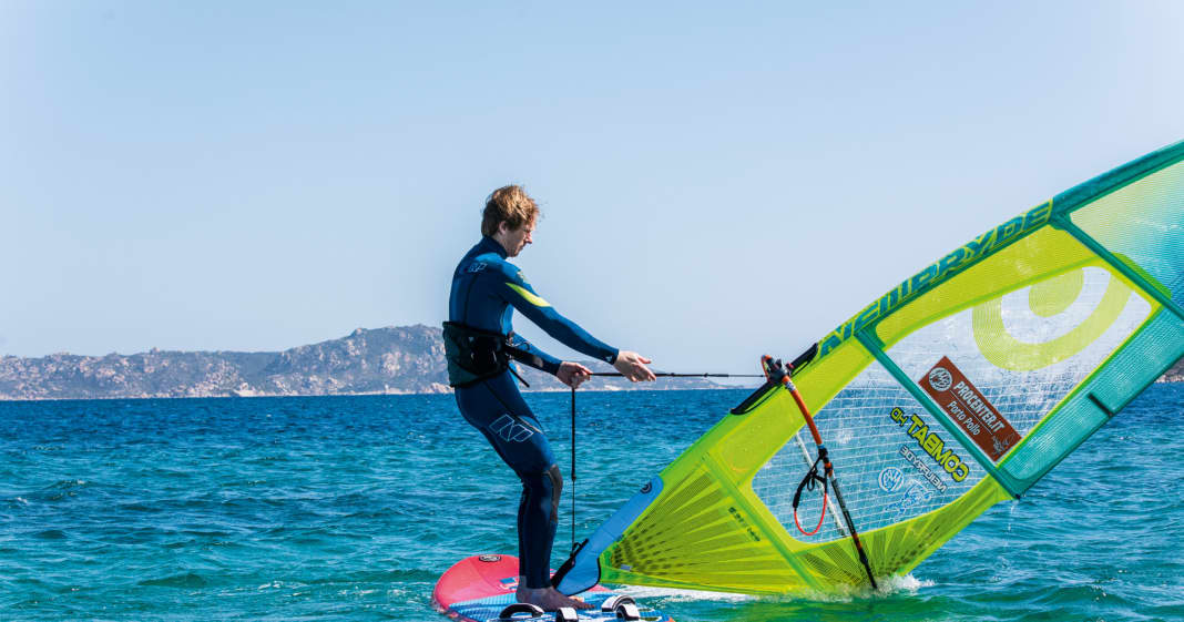 Windsurfing basics: The sheet start - explained step by step | SURF