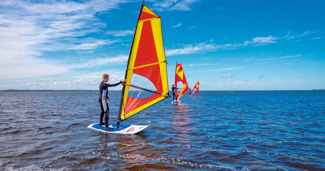 Windsurfen: Die wichtigsten Fragen und Antworten für Einsteiger | SURF