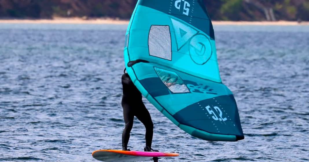 Winging, SUPing, foiling - the Fanatic Bee crossoverboard in the test ...