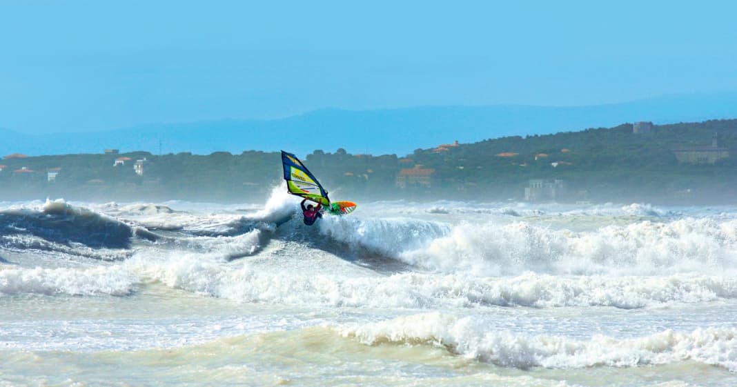 Spot Guide Italy: Windsurfing spots in Tuscany | SURF