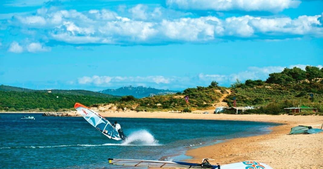 Spot guide: Windsurfing spot Porto Pollo in Sardinia | SURF