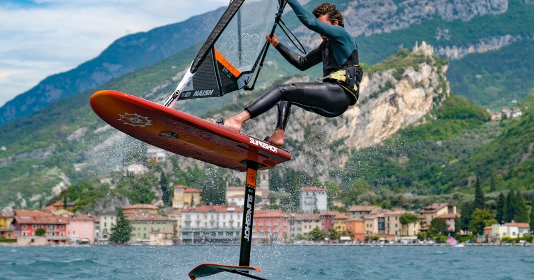 Windfoil, Wing, SUP: Crossoverboard Slingshot Wizard im Test | SURF