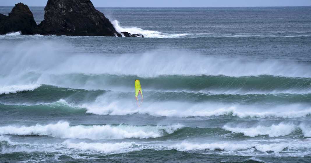 Frithjof Blaasch in Galicia: Lonely waves and a trapeze from the DIY ...