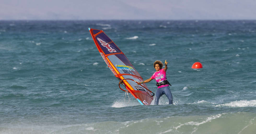 PWA World Cup Fuerteventura: Sarah-Quita Offringa unstoppable | SURF