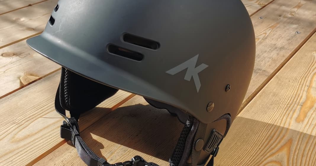 Riot Helm für Wassersportler von AK Durable Supply | SURF
